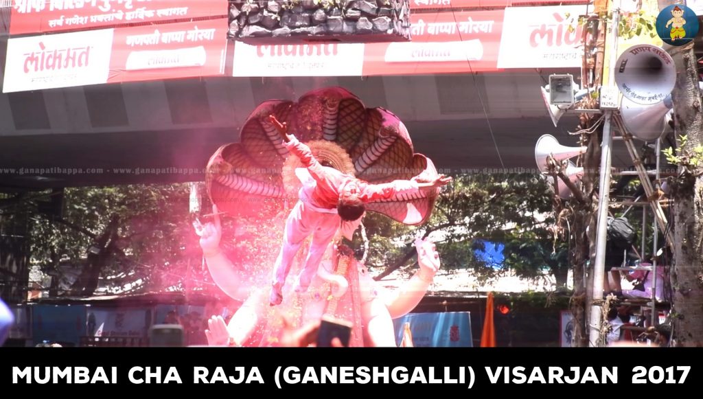 Mumbai Cha Raja (Ganeshgalli) Visarjan 2017 Pushpa Vrushti Ganesh ...